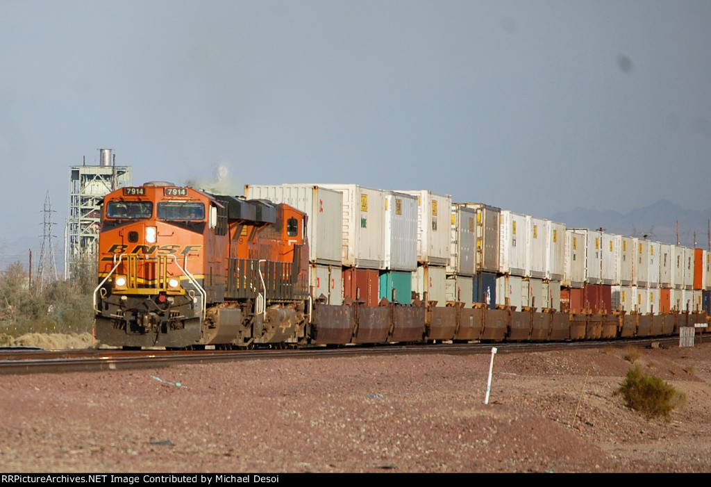 BNSF ES-44DC #7914 leads a westbound intermodal
